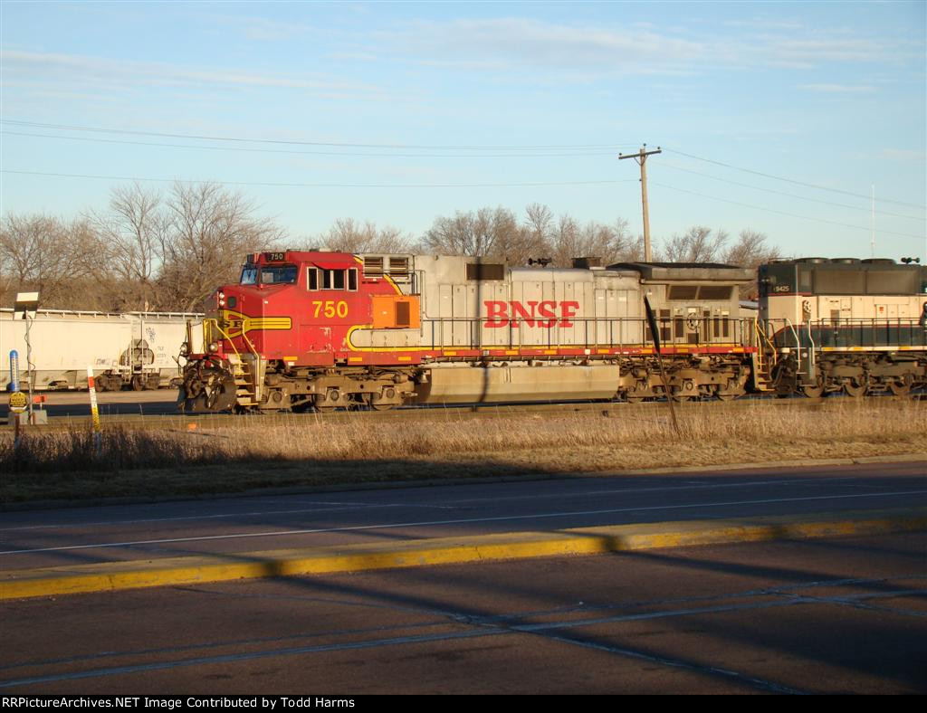 BNSF 750